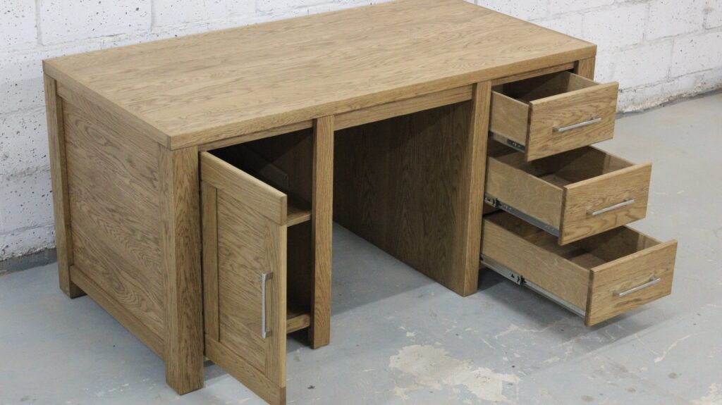 Biurko z pełnymi plecami, Biurko dębowe - Meble Dąb - Meble-debowe.com